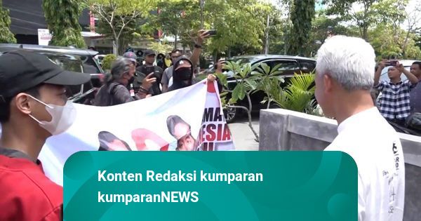 Momen Ganjar Diadang Pendukung Prabowo di Balikpapan, Lalu Ajak Makan Bareng | kumparan.com